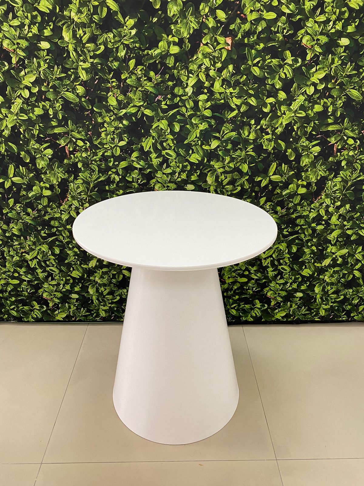 Alugando Bolo - Produto - Mesa cone branco